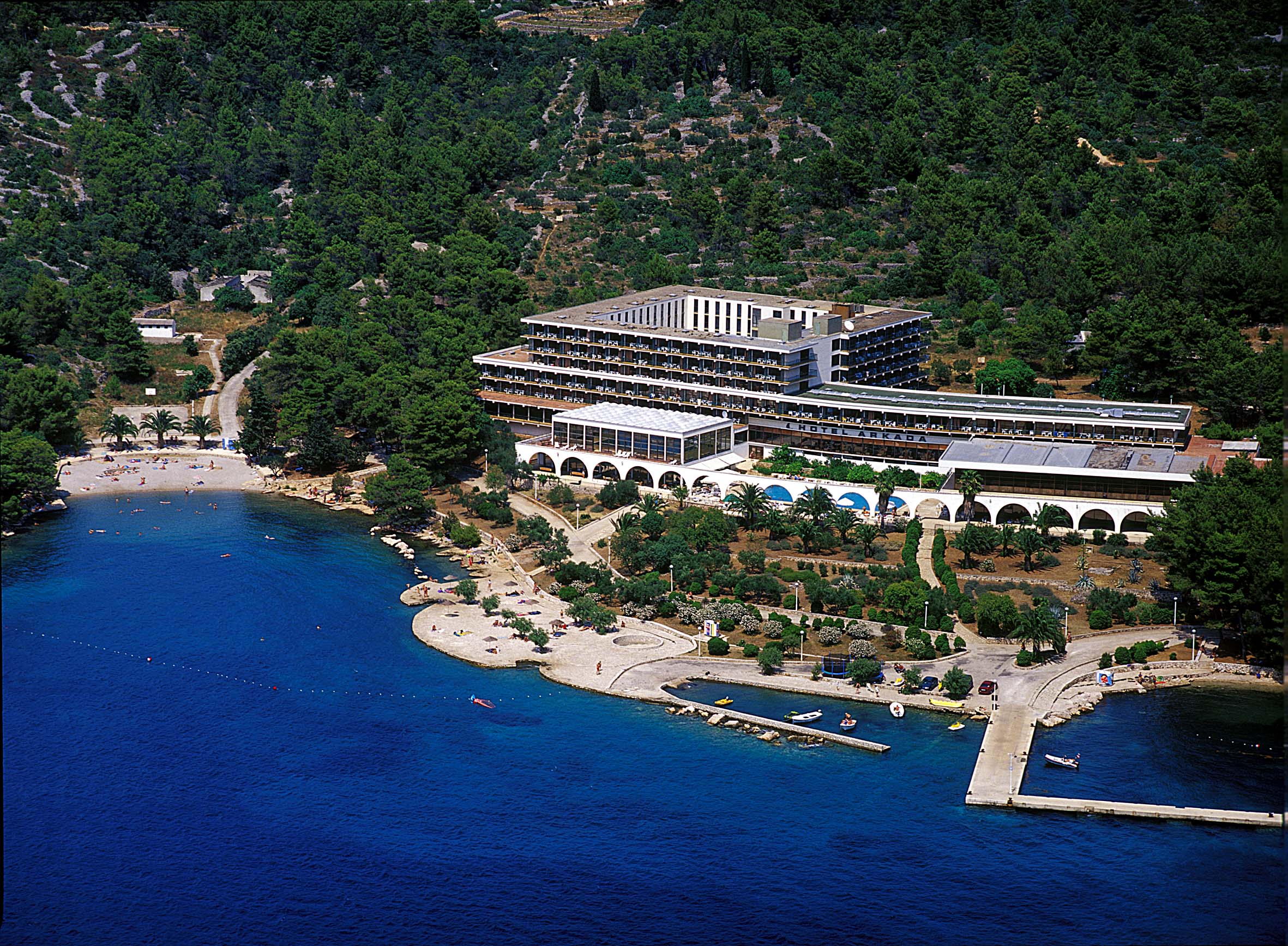 Valamar Riviera i PBZ Croatia osiguranje preuzimaju starigradski Helios ...