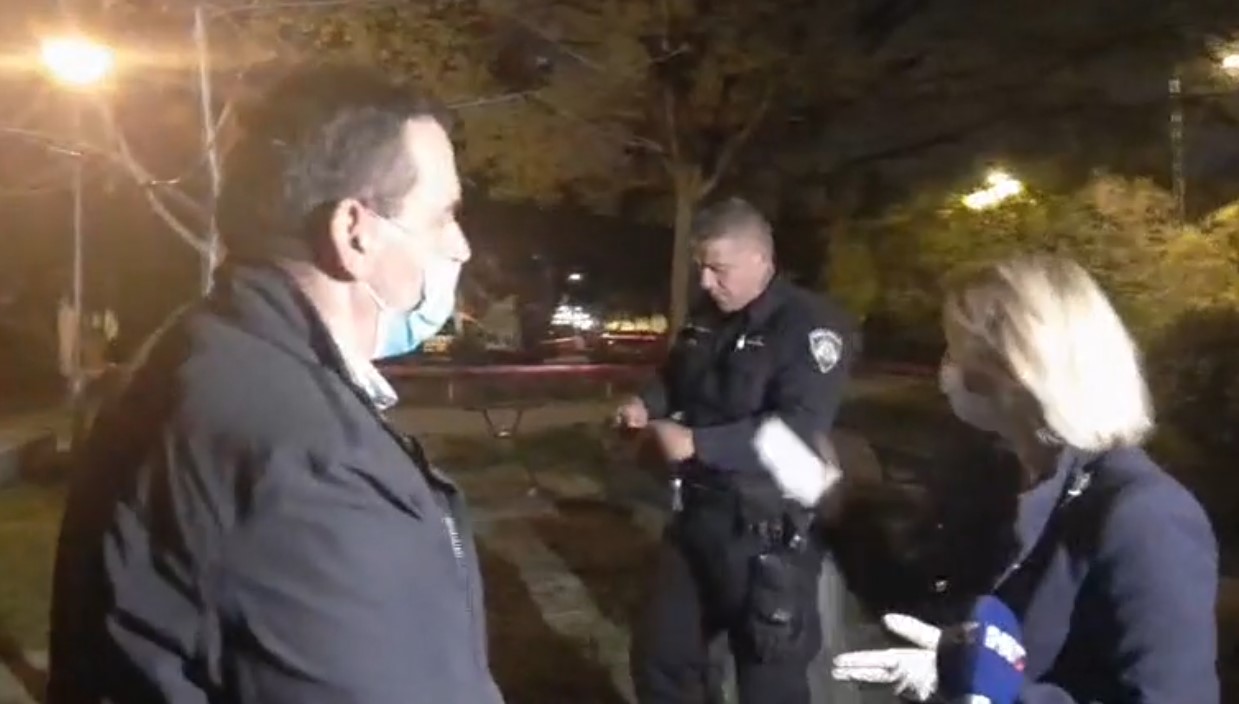 /VIDEO/ Sirovi policajac u Splitu prekinuo prijenos uživo! NOVINARKA ...