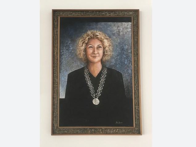 Zagrebačka dekanica dala naslikati svoj portret za 12.000 kuna pa ga ...