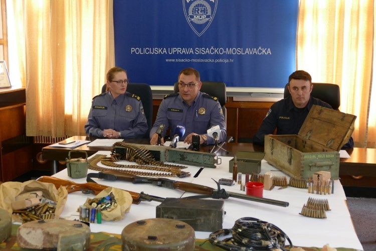 Uhićen načelnik sisačke policijske postaje Marijan Detelić, MUP ...